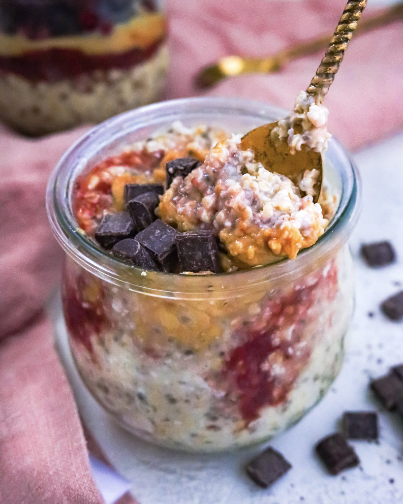 Overnight Oats - Einfaches Grundrezept (inkl. PB&J Variante)