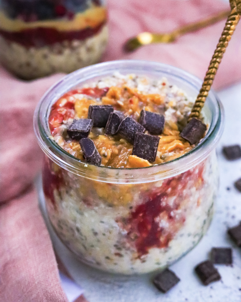 Overnight Oats - Einfaches Grundrezept (inkl. PB&J Variante)